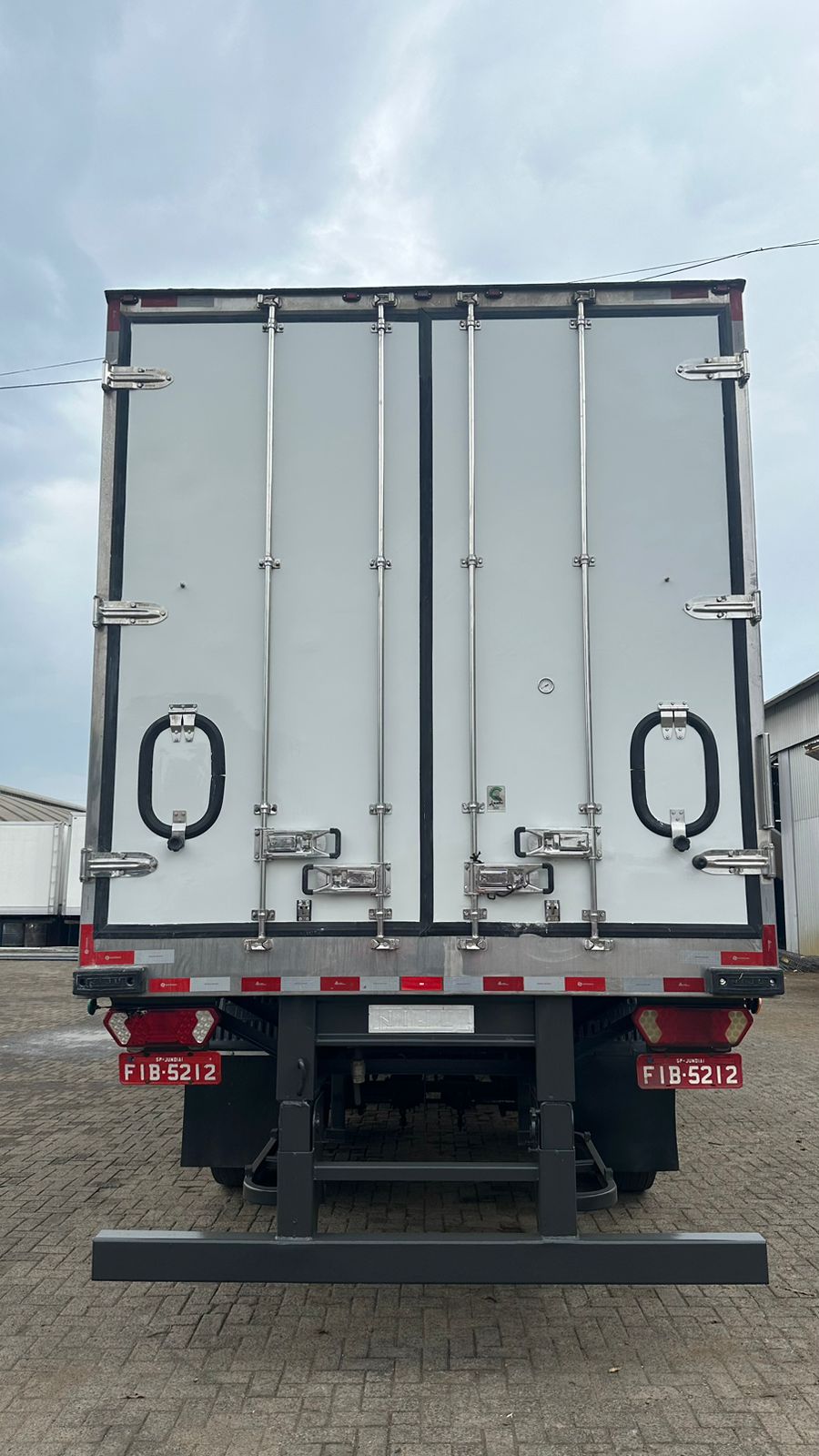 Carreta Frigorífica – Ala Forte – Comércio de Implementos Rodoviários