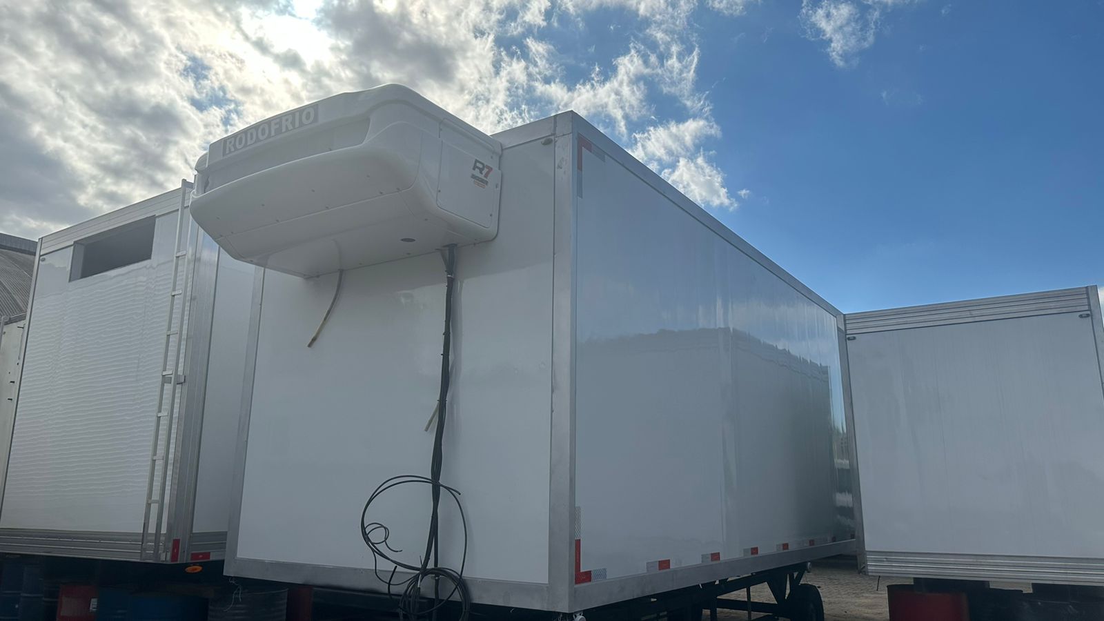 Baú 16 paletes – Ala Forte – Comércio de Implementos Rodoviários