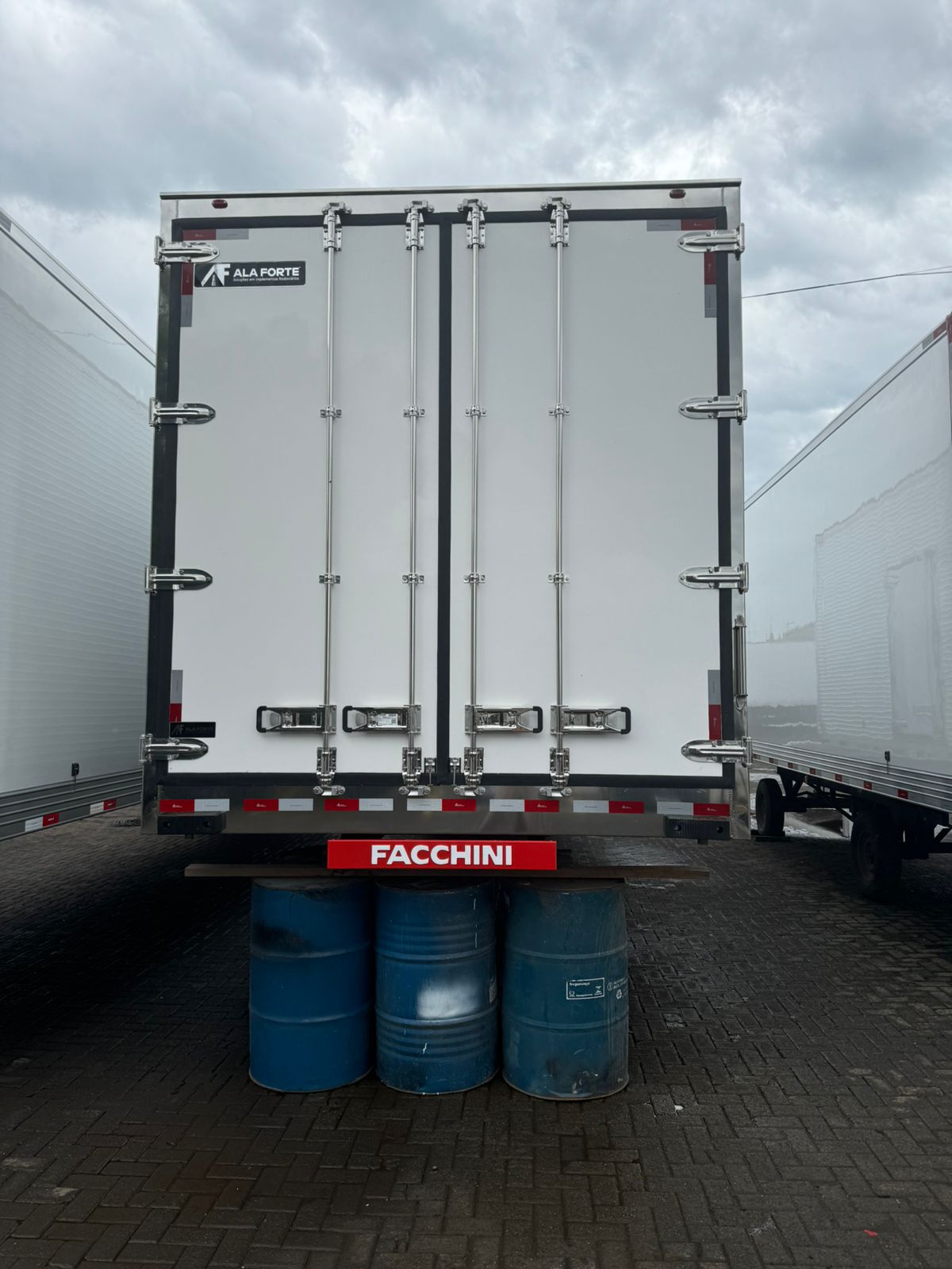 Baú 16 paletes bitruck Facchini 2025/2025 – Ala Forte – Comércio de ...