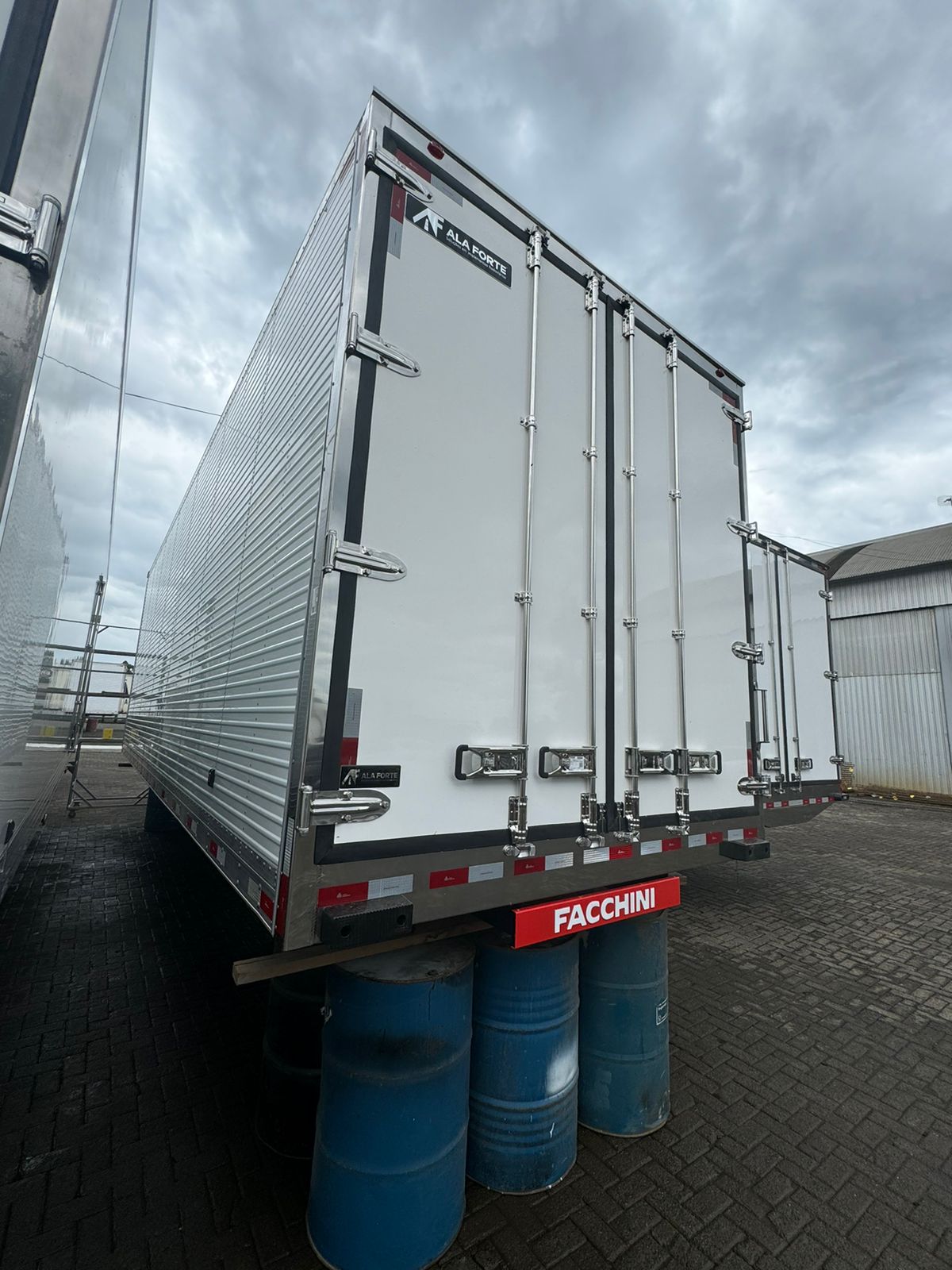 Baú 16 paletes bitruck Facchini 2025/2025 – Ala Forte – Comércio de ...